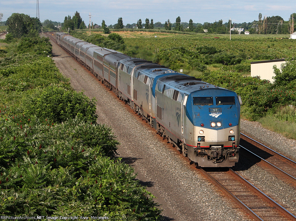 Three P42s lead Amtrak #48.
